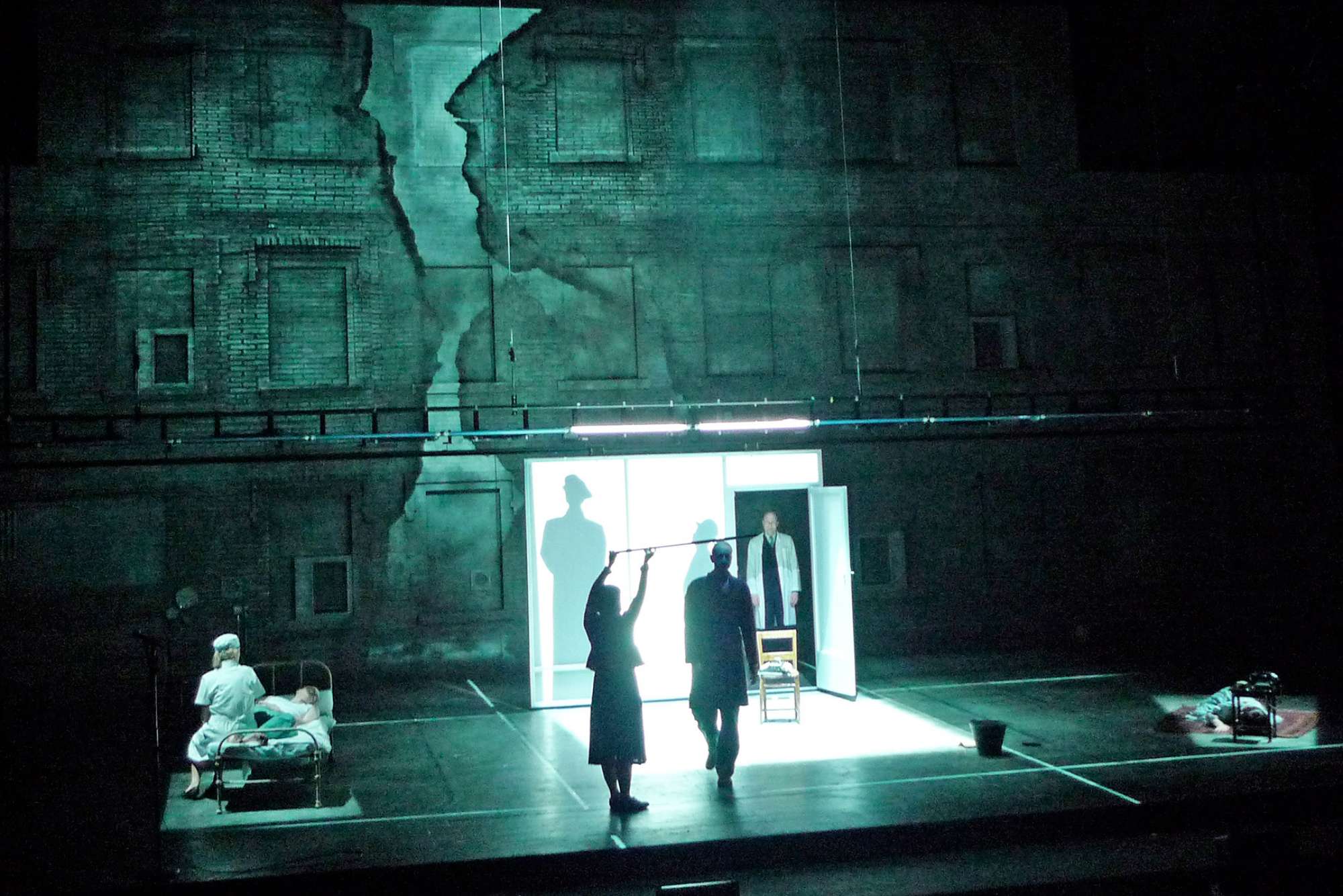 Complicité – Barbican | Es Devlin