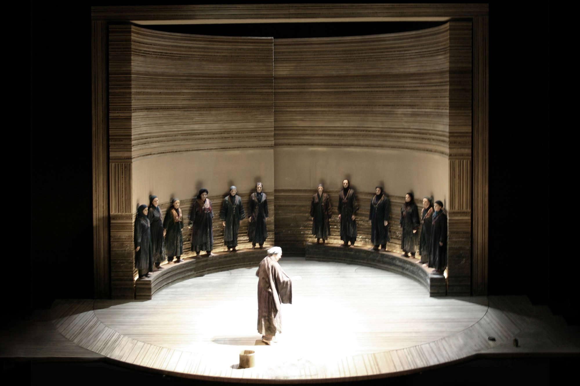 Hecuba – RSC / BAM | Es Devlin