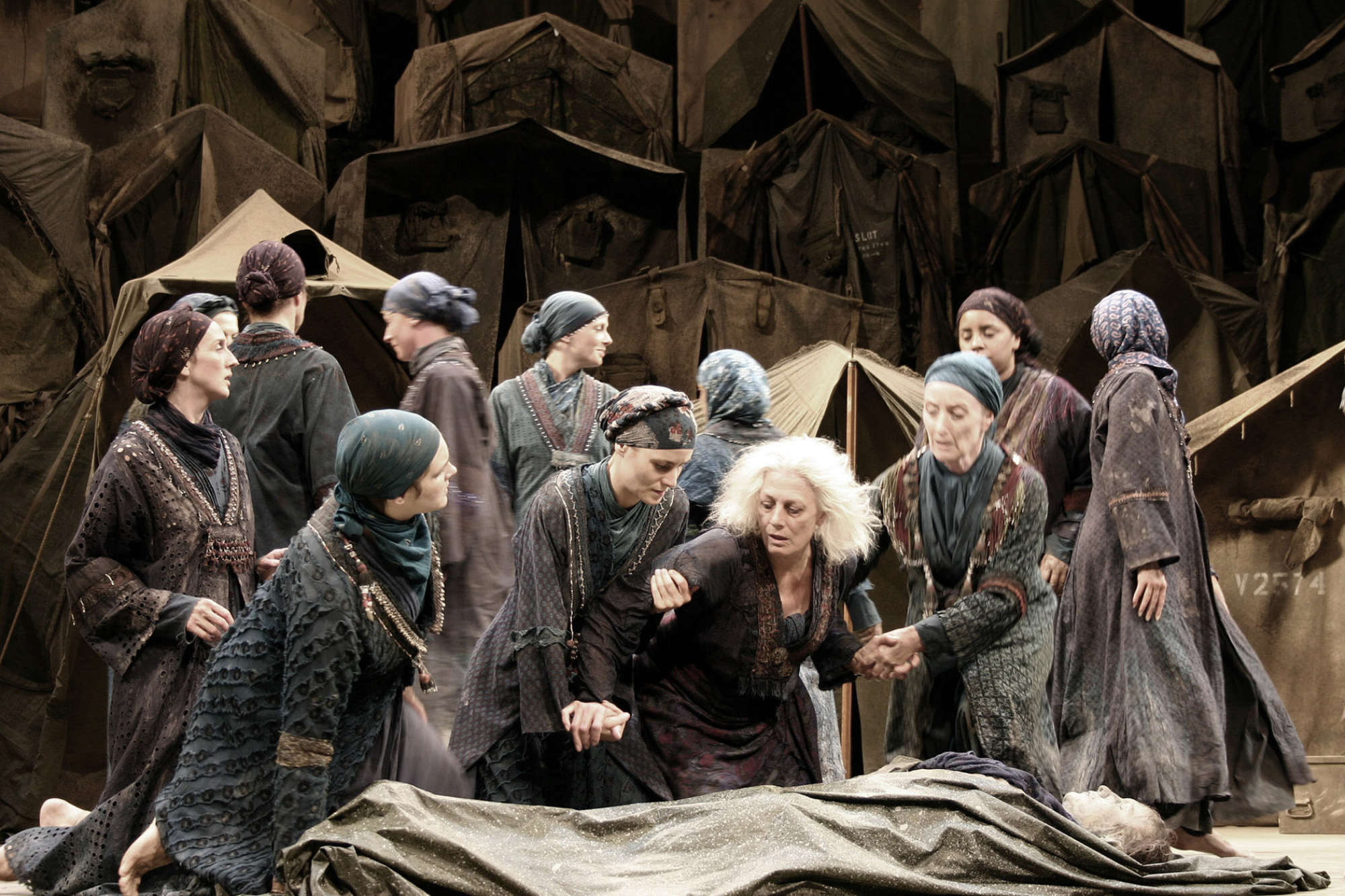 Hecuba – RSC / BAM | Es Devlin