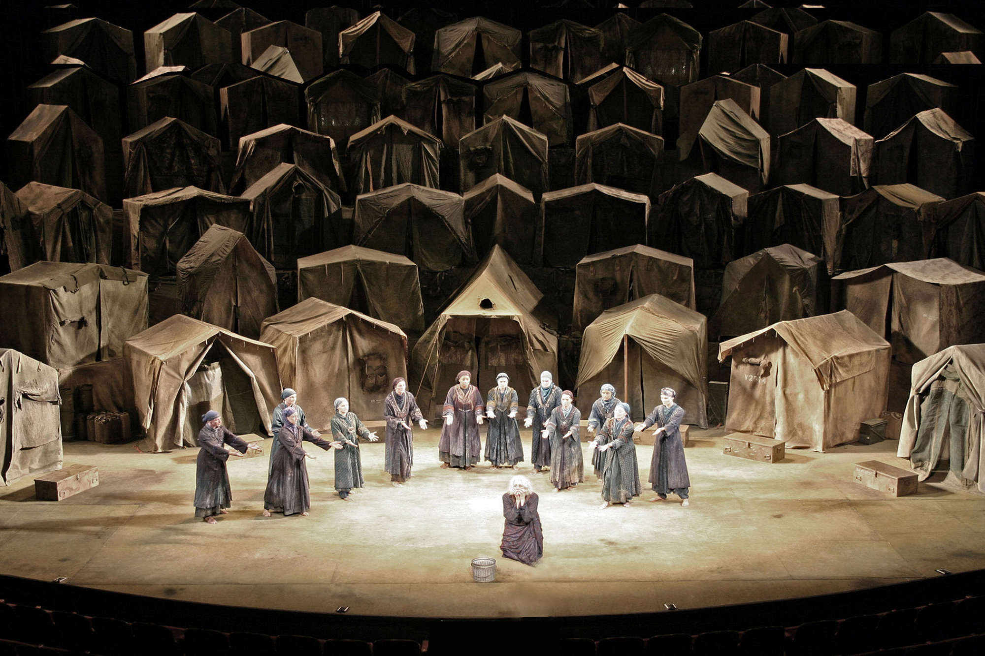 Hecuba – RSC / BAM | Es Devlin